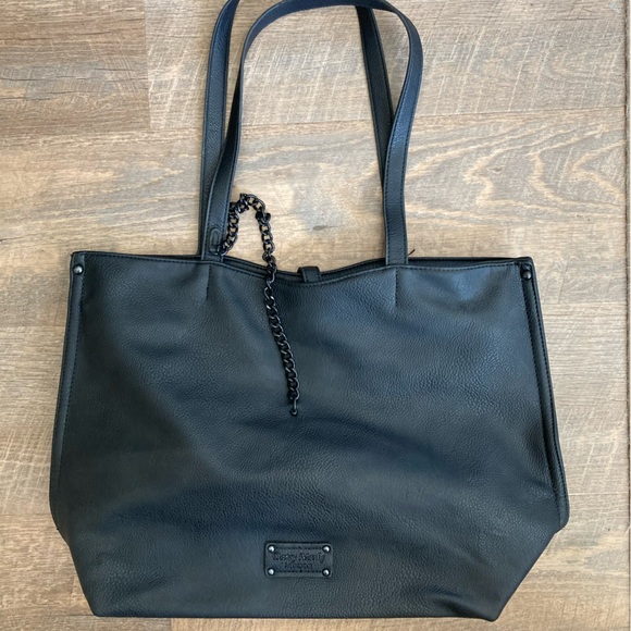 darcy marks london | Bags | Darcy Marks London Vegan Pebbled Leather ...
